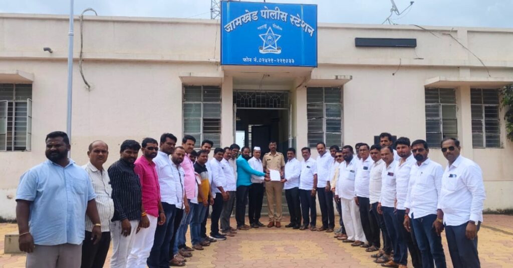 सोशल मीडियावर प्रा. राम शिंदे व मातोश्रींची बदनामी : माथेफिरूविरोधात ...